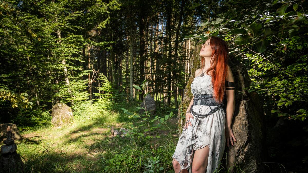 Zuhause bei der Eluveitie-Sängerin – Fabienne Erni: Die rockende Fee ...