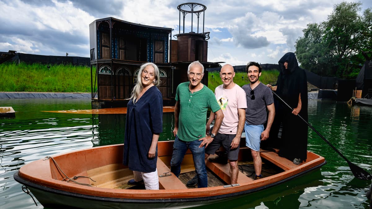 Karl's kühne Gassenschau mit neuer Show - einem gigantischen Wasserspektakel | Schweizer ...