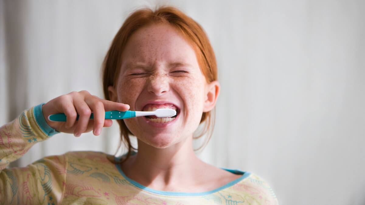 Zähneputzen: Was taugen diese Mythen über Karies bei Kindern ...