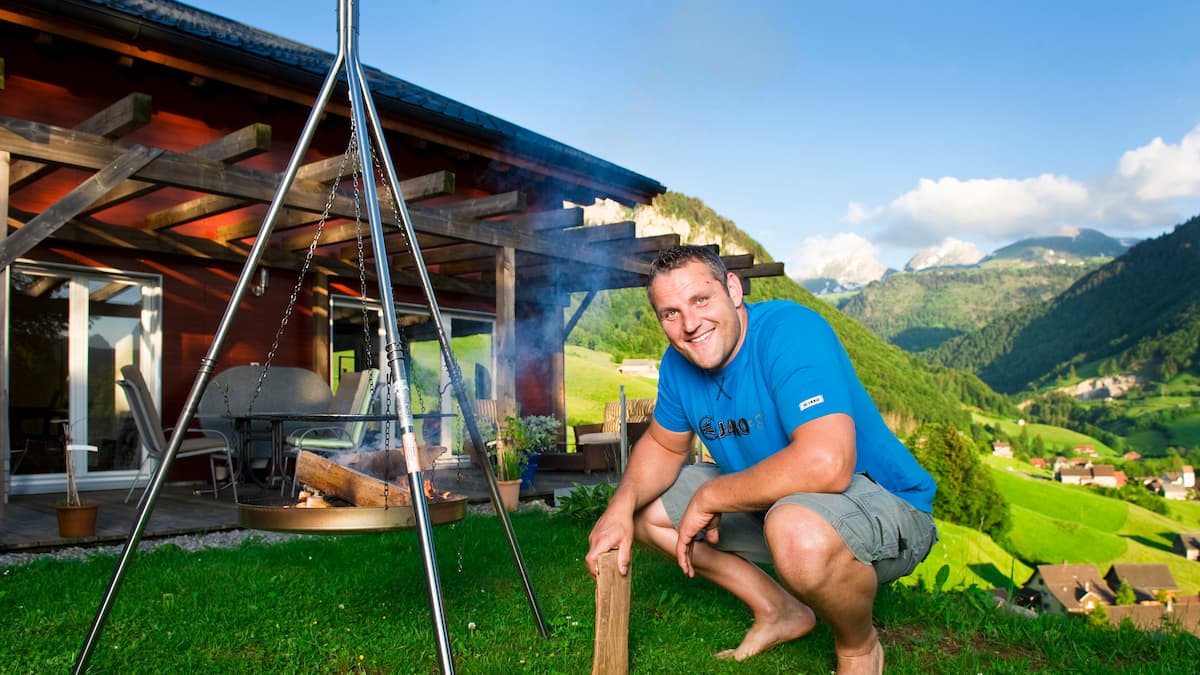 Forrer Nöldi & Freundin Rosie zeigen ihr Traumhaus in Stein (Fotos ...