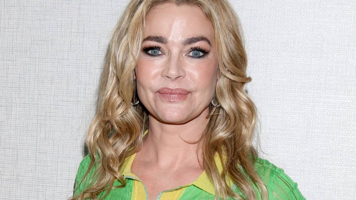 Denise Richards: Unbekannter Mann schiesst auf Auto der Schauspielerin ...