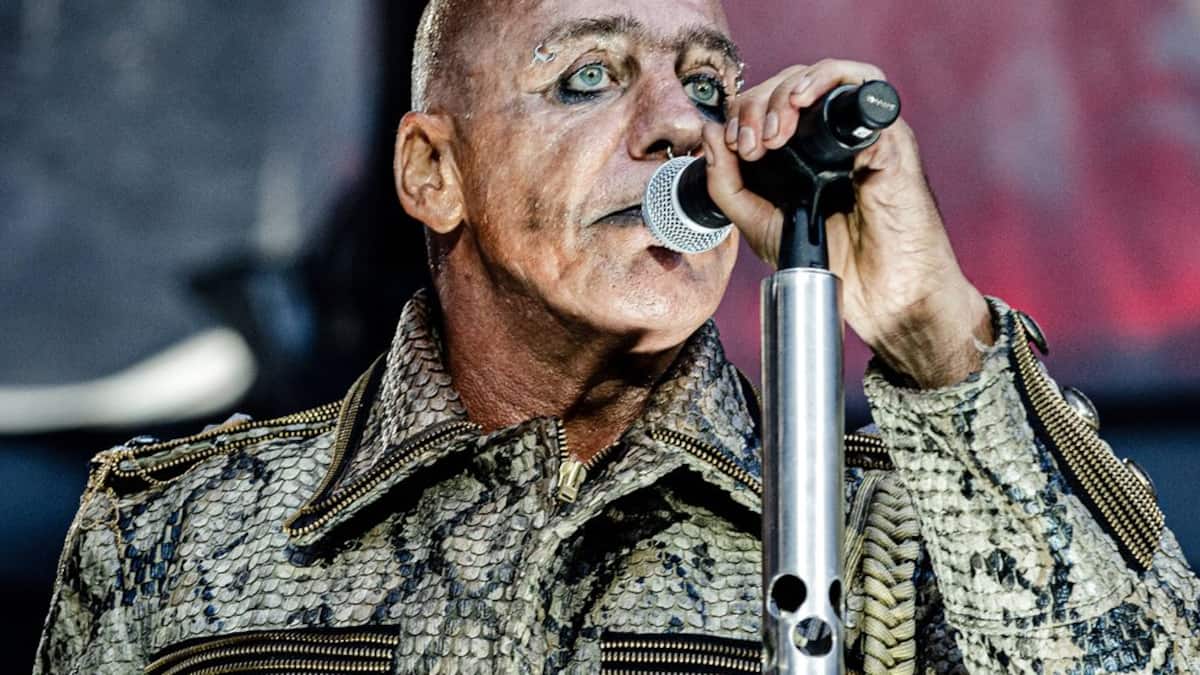 An Till Lindemanns Geburtstag: Statue des Rammstein-Sängers wurde ...