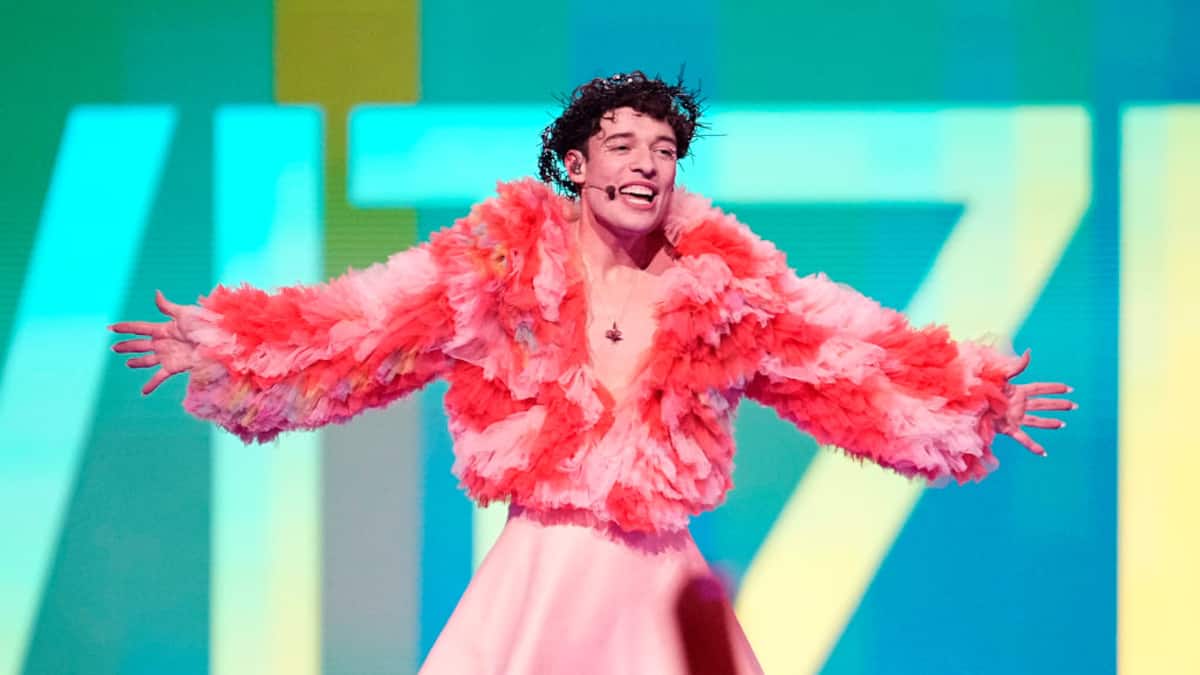 Nemo singt in Céline Dions ESC-Outfit mit dem Sinfonie Orchester Biel ...