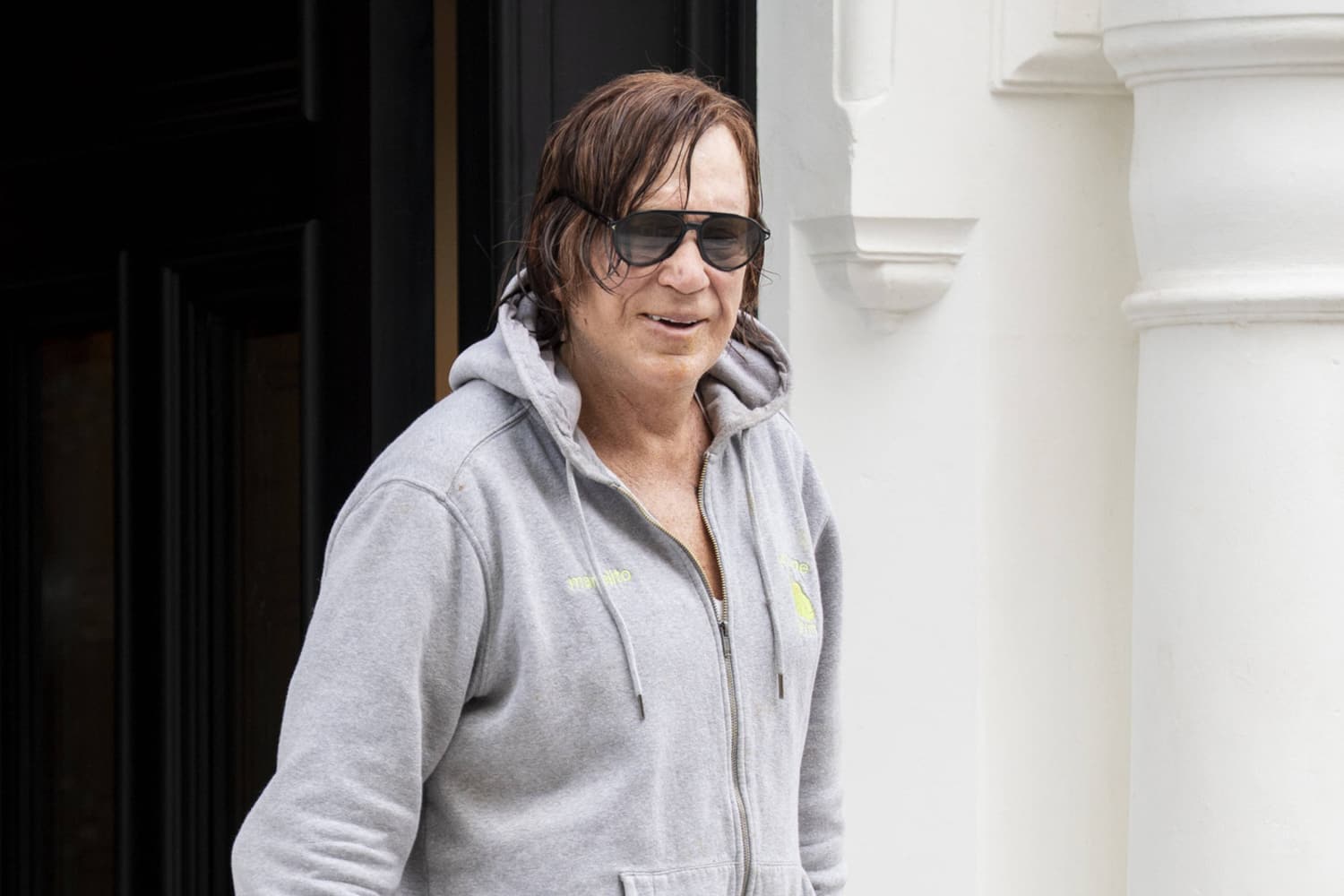 Mickey Rourke stellt klar: Er hat Fans nicht um Spenden gebeten